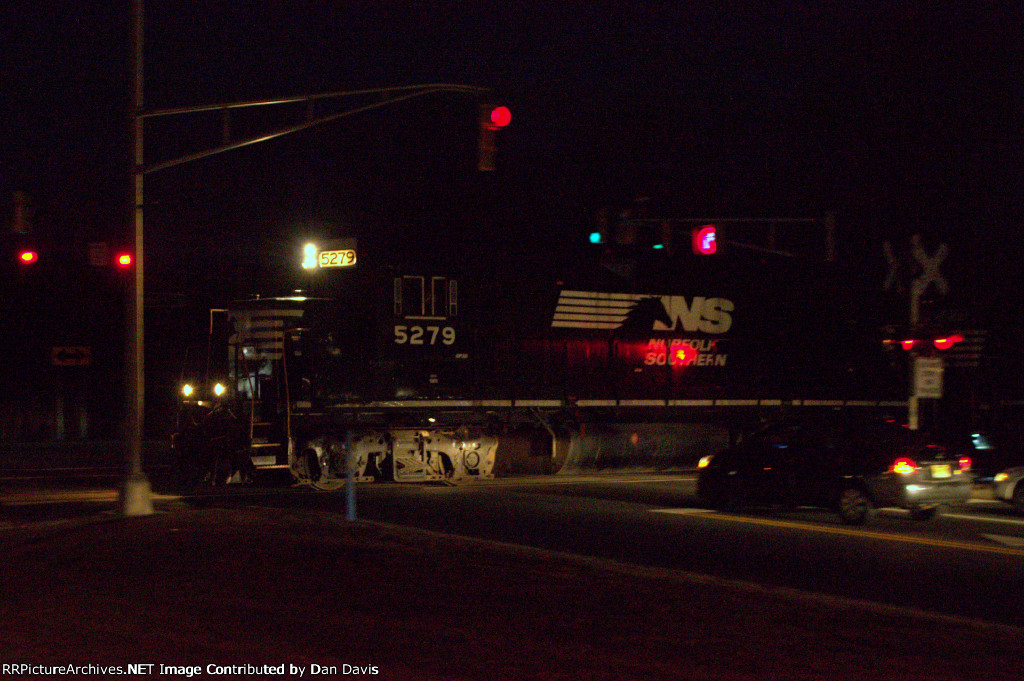 NS GP38-2 5279 leads WPCA-20